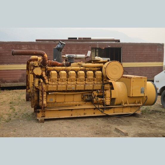 Caterpillar 900 kW 240/480 Volt Diesel Generator