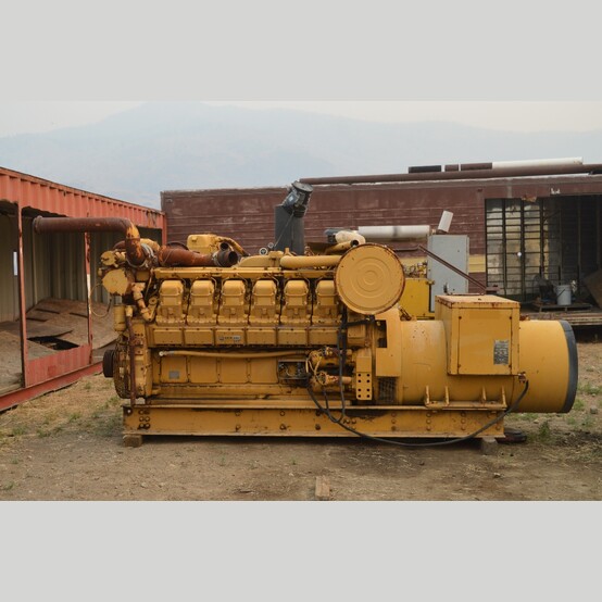 Caterpillar 900 kW 240/480 Volt Diesel Generator