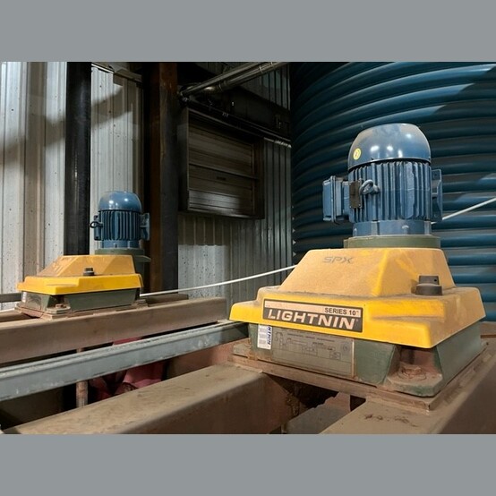 5,264L Stainless Steel Tank with Lightnin Agitators