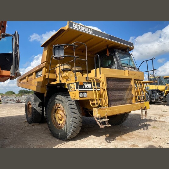 2001 CAT 769D Haul Truck