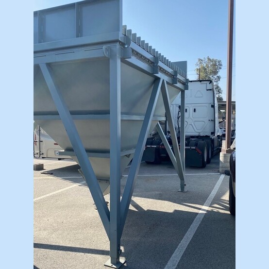 2019 Rock Systems 103-8 Hopper with Tipping Grizzly