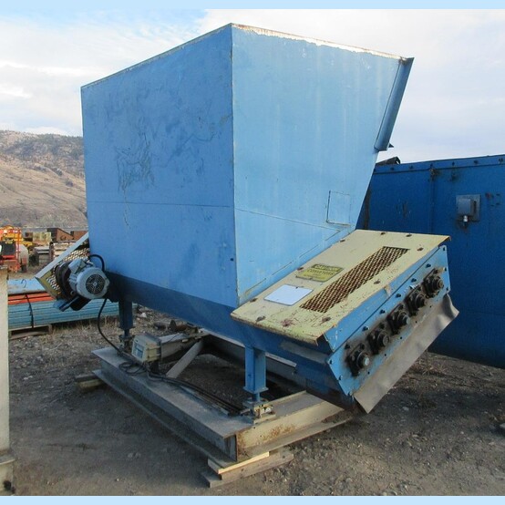 Live Bottom 5 Auger Feed Hopper