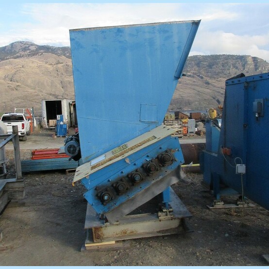 Live Bottom 5 Auger Feed Hopper