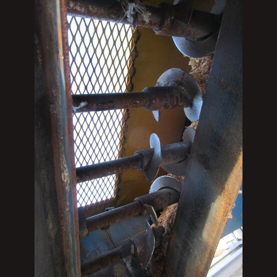 Live Bottom 5 Auger Feed Hopper