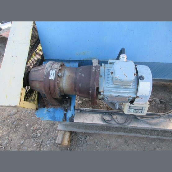 Live Bottom 5 Auger Feed Hopper