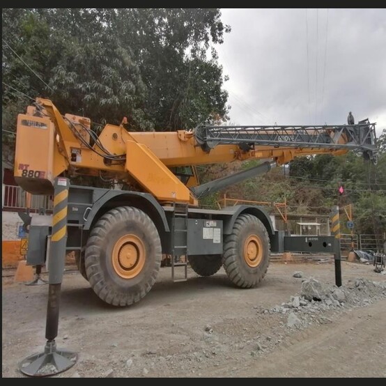 Grove RT-880E Crane