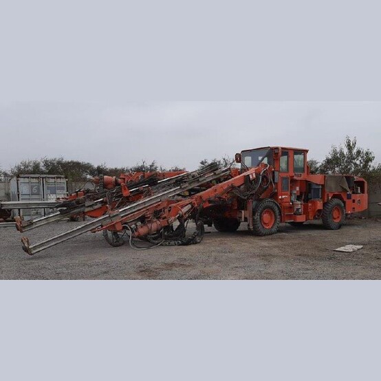 Perforadora Jumbo Tamrock Axera T08 4x4 del 2003