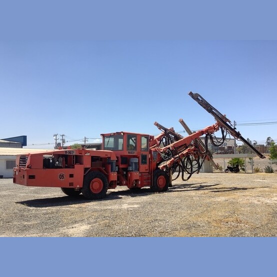 Perforadora Jumbo Tamrock Axera T08 4x4 del 2003