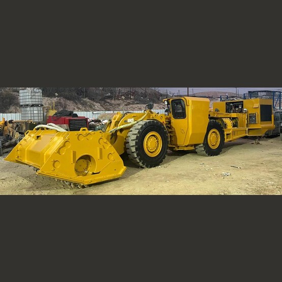 CAT R1300G Scooptram with Cutter Boom