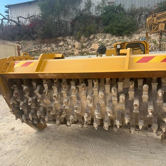 CAT R1300G Scooptram with Cutter Boom