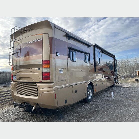 2007 Fleetwood Revolution LE Motorhome