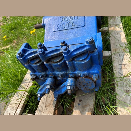 Perforadora Diamantina Longyear 24 con Bomba Royal Bean 420-9