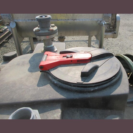 210 Gallon Plastic Mixing Tank