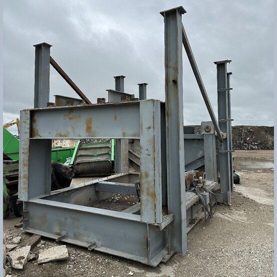 6ft x 12ft Vibrating Pan Feeder