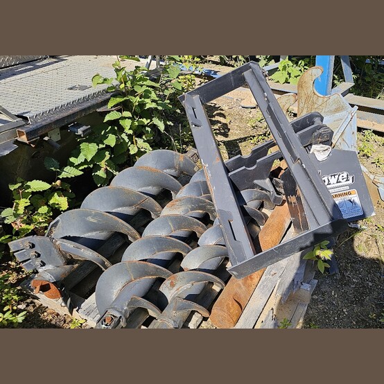 Lowe 750 Hydraulic Auger Attachment