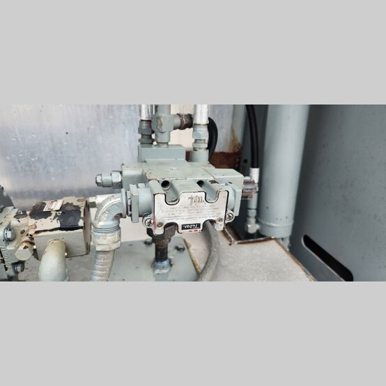 Uhrden Tubar Hydraulic Gaylord Box Dumper