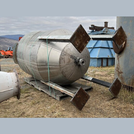 4,600 Liter Stainless Mixing Tank