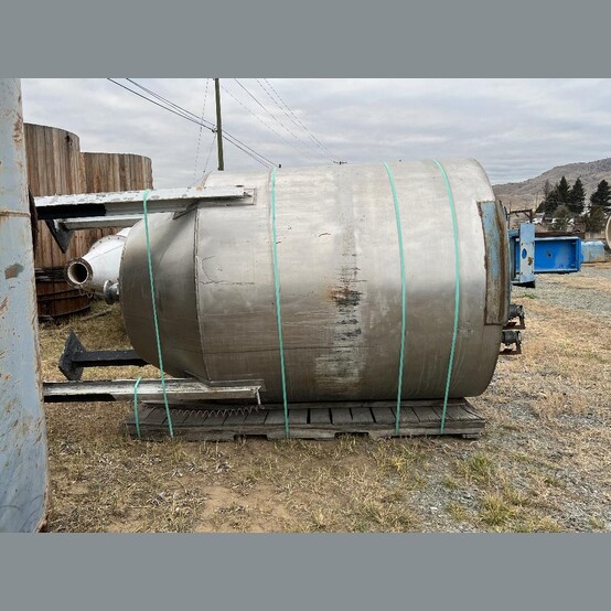 4,600 Liter Stainless Mixing Tank