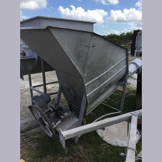 100ft³ Stainless Steel Hopper with Auger Discharge