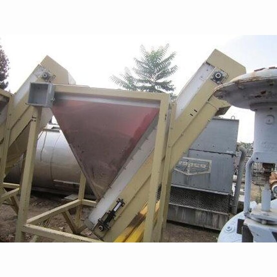 25ft³ Stainless Steel Hopper with Inclined Belt Discharge