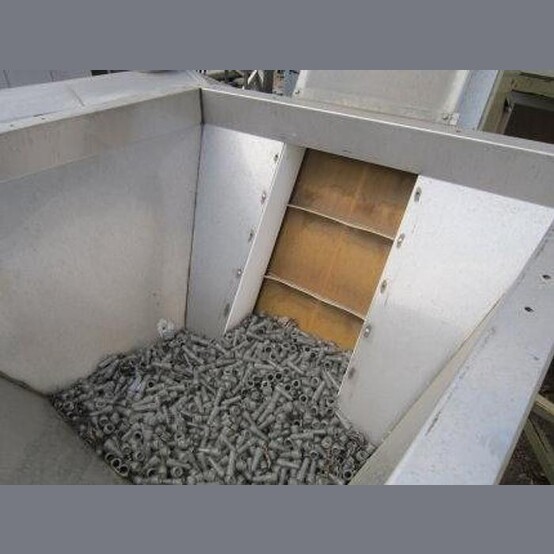 25ft³ Stainless Steel Hopper with Inclined Belt Discharge