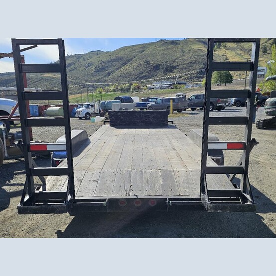 22ft Rainbow Trailers 6518M Trailer