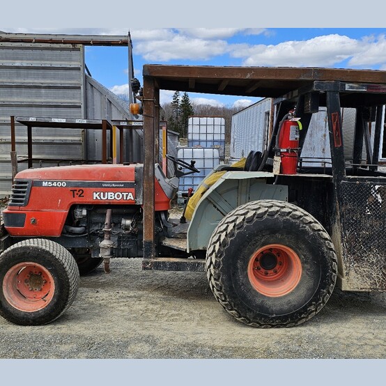 Kubota M5400 Utility Special Tractor