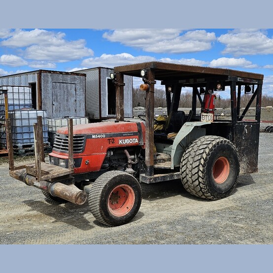 Kubota M5400 Utility Special Tractor