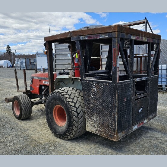 Kubota M5400 Utility Special Tractor
