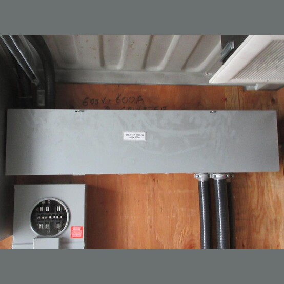 Hoffman 600 Amp Splitter Trough