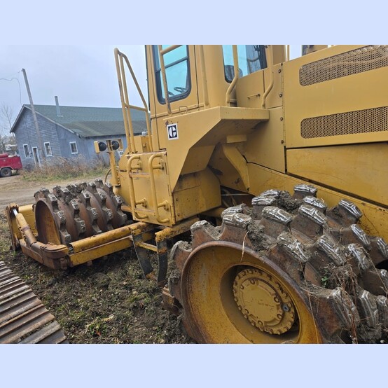 CAT 815B Soil Compactor