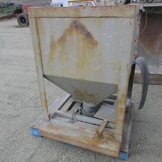 37in x 37in x 22in Hopper