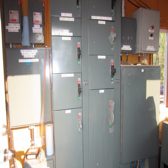 18 inch scragg mill has two 36 inch saws powered by 50 hp motors at 480 ...