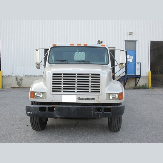 2001 Navistar 4900 Flat Deck Delivery Truck