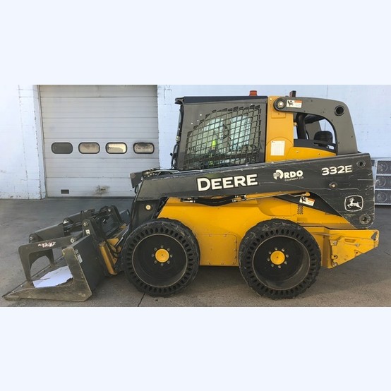 John Deere 332E Skid Steer