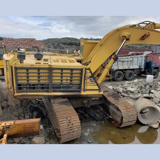 Caterpillar 235B Excavator