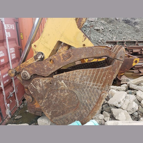 Caterpillar 235B Excavator