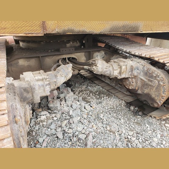 Caterpillar 235B Excavator