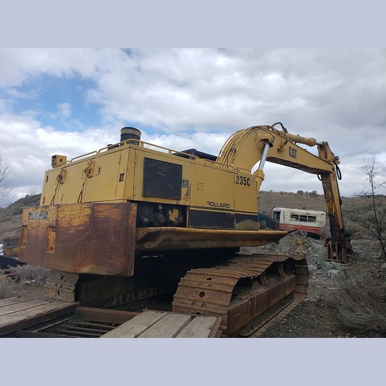 Caterpillar 235C Excavator