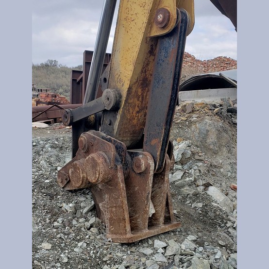 Caterpillar 235C Excavator