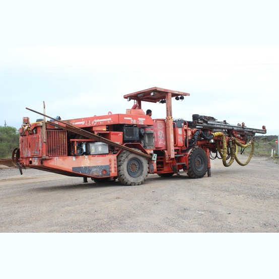 Perforadora Jumbo Sandvik DD320 de 2 brazos