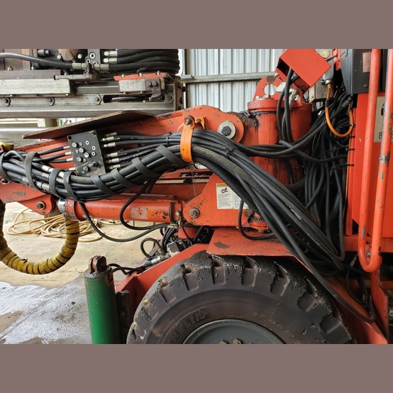 Perforadora Jumbo Sandvik DD320 de 2 brazos