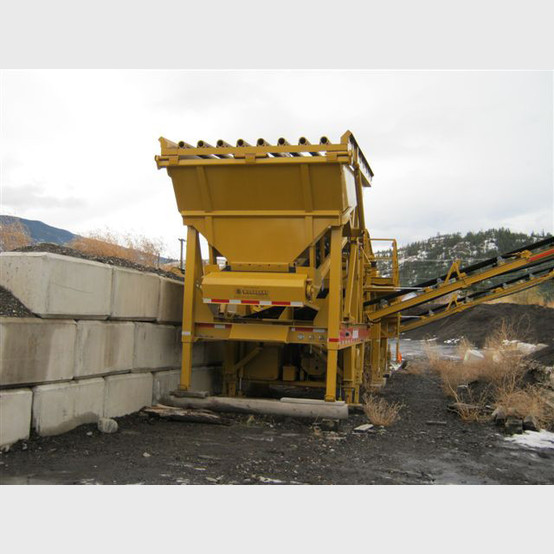 Used CEC Portable Screen. 6 ft. x 16 ft. - 3 Deck. Incline Style ...