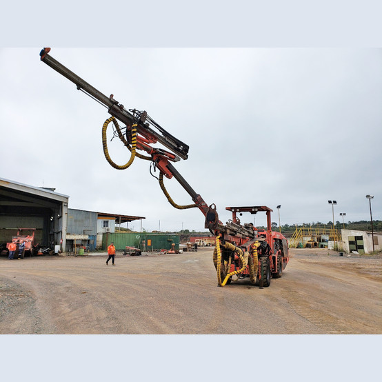 Perforadora Jumbo Sandvik DD320 de 2 brazos