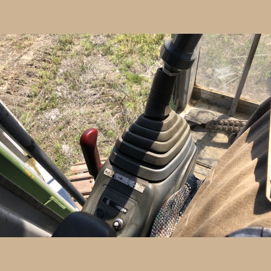 John Deere 220 LC Excavator