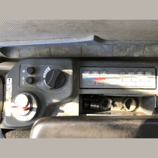 John Deere 220 LC Excavator