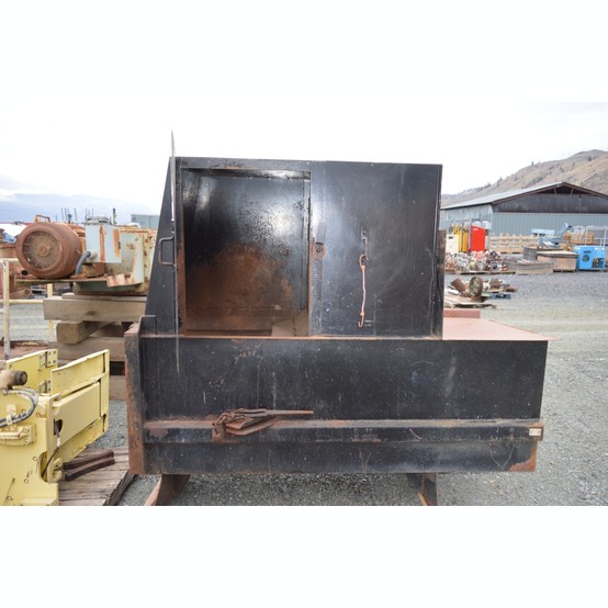 Universal Handling Equipment Compactor