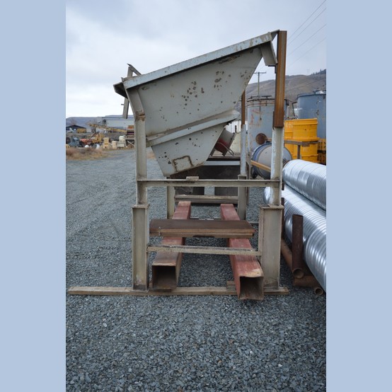 Hopper with Syntron Vibrator