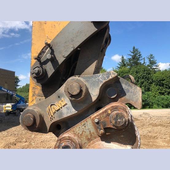 Liebherr 944 Excavator