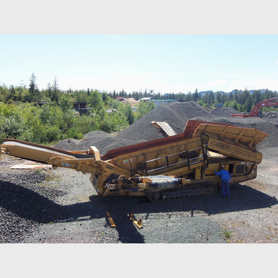 Extec E7 mobile screening plant sold by Savona Equipment - Ready to ...